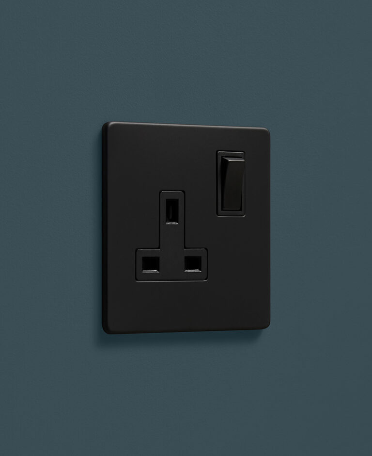 Single Plug Socket Black with Black or White Inserts