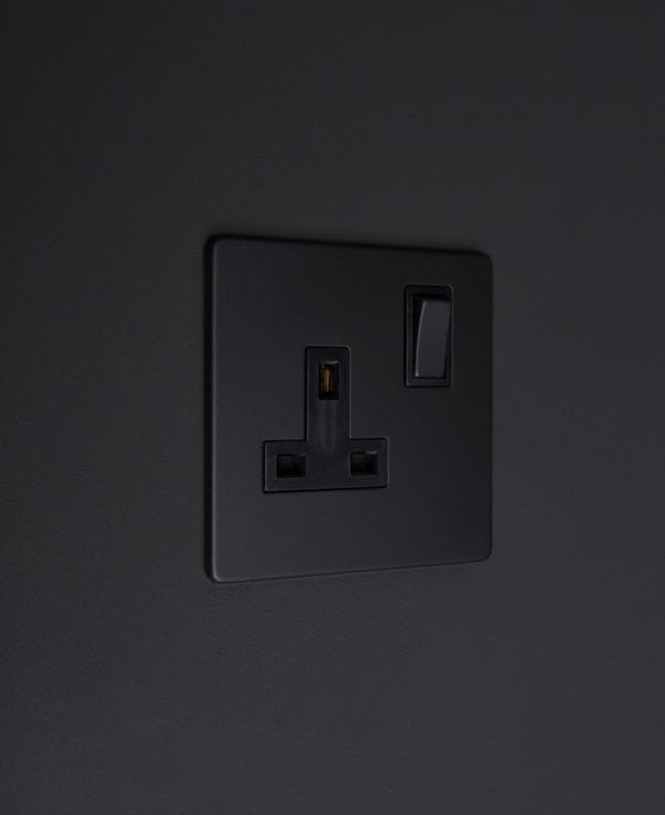 Single Plug Socket Black with Black or White Inserts