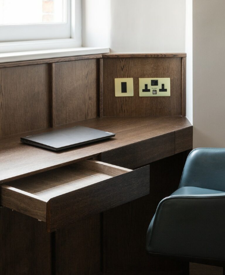 USB Double Socket Gold - with Black or White Inserts