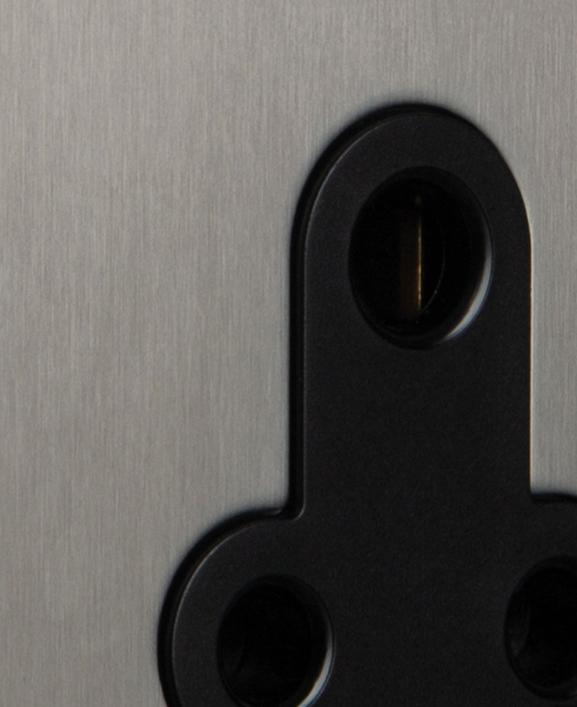 Round 3 Pin Socket 5 Amp Silver with Black or White Insert