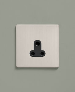 Round 3 Pin Socket 5 Amp Silver with Black or White Insert