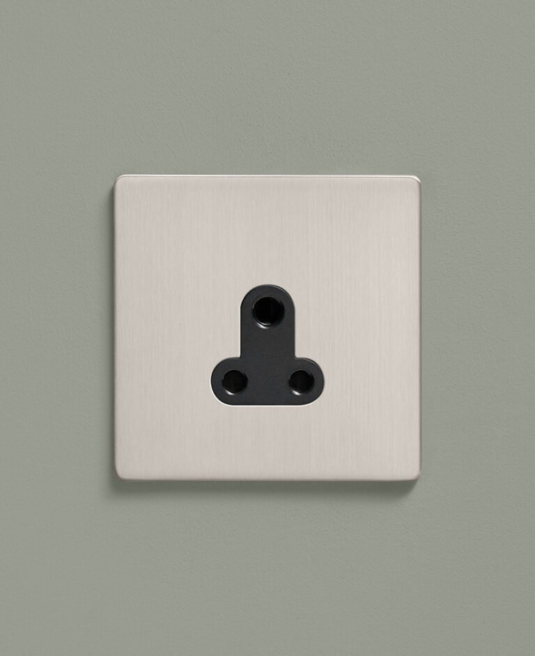 Round 3 Pin Socket 5 Amp Silver with Black or White Insert