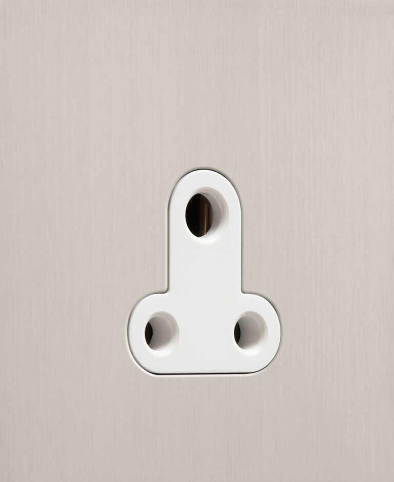 Round 3 Pin Socket 5 Amp Silver with Black or White Insert