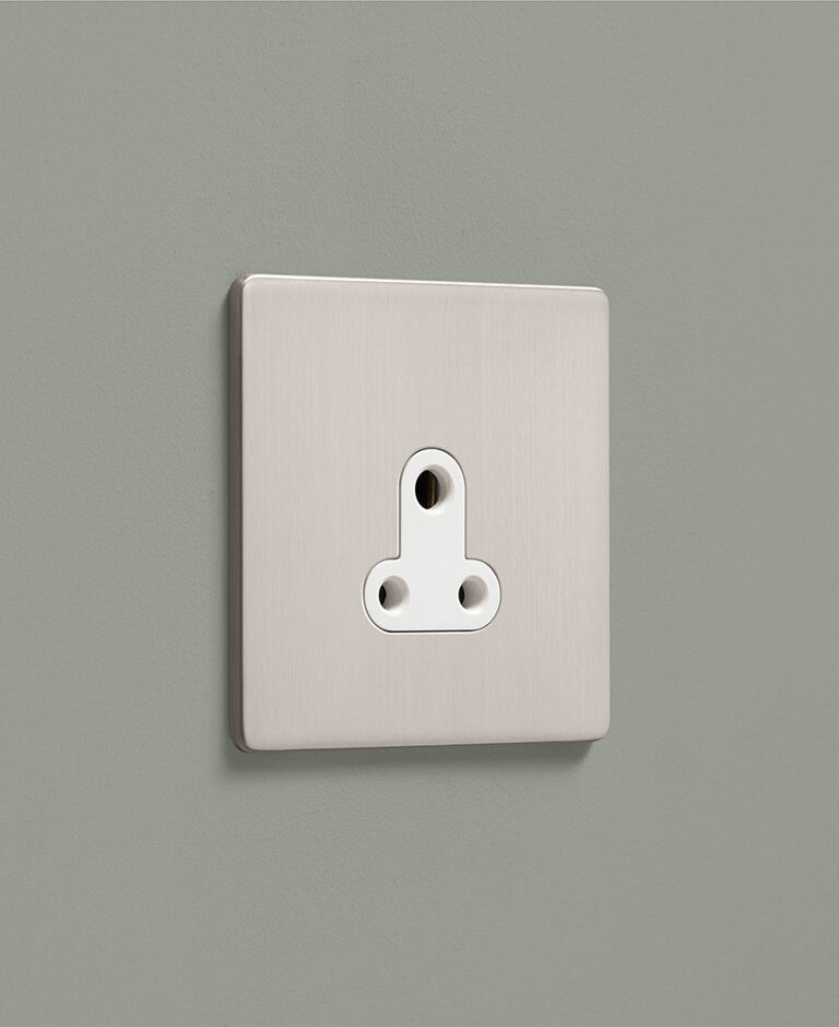 Round 3 Pin Socket 5 Amp Silver with Black or White Insert