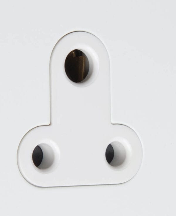 White Round 3 Pin Socket 5 Amp for Bars & Restaurants