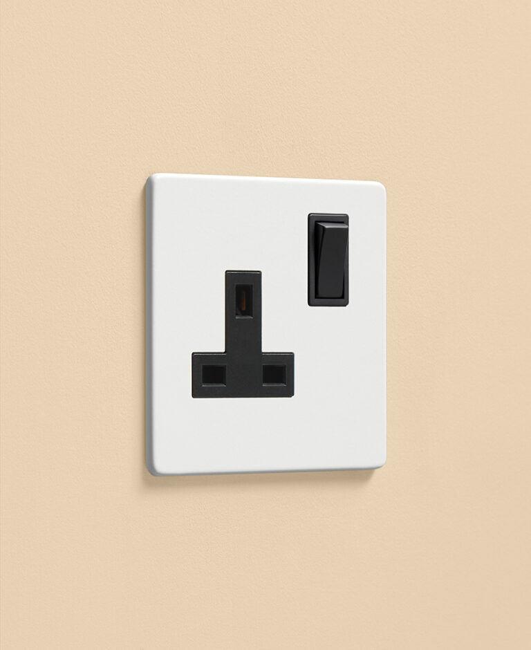 White Single Plug Socket with Black or White Inserts